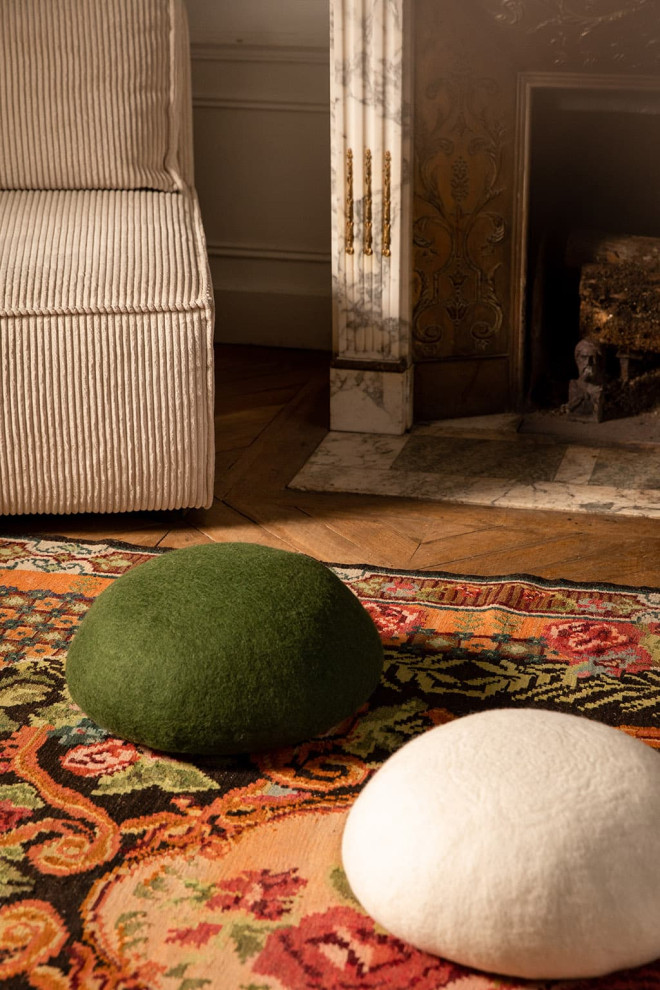 Coussins de sol et poufs en laine feutrée